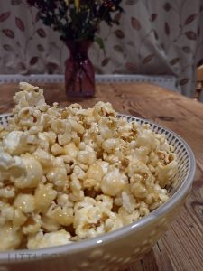 Better-Than-Butterkist Crunchy Butterscotch Popcorn Recipe - LittleStuff