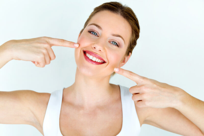 Want to Get a Pearly White Smile? Here's How - LittleStuff
