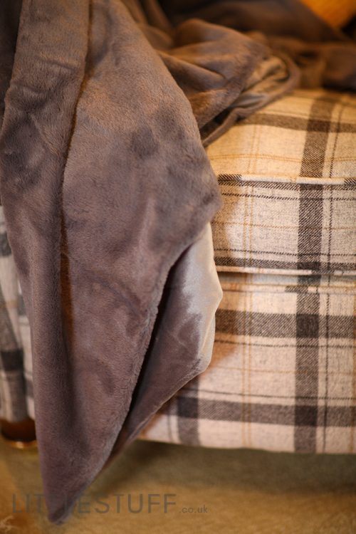 Simple steps to create an Autumnal cosy corner retreat - LittleStuff